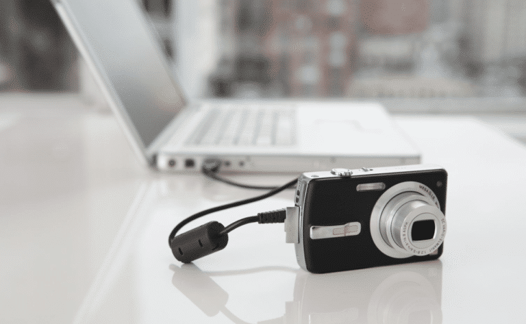Comment connecter l'appareil photo au PC?